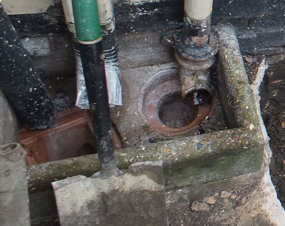 Drain Flaunching | The Salutation - Restoration